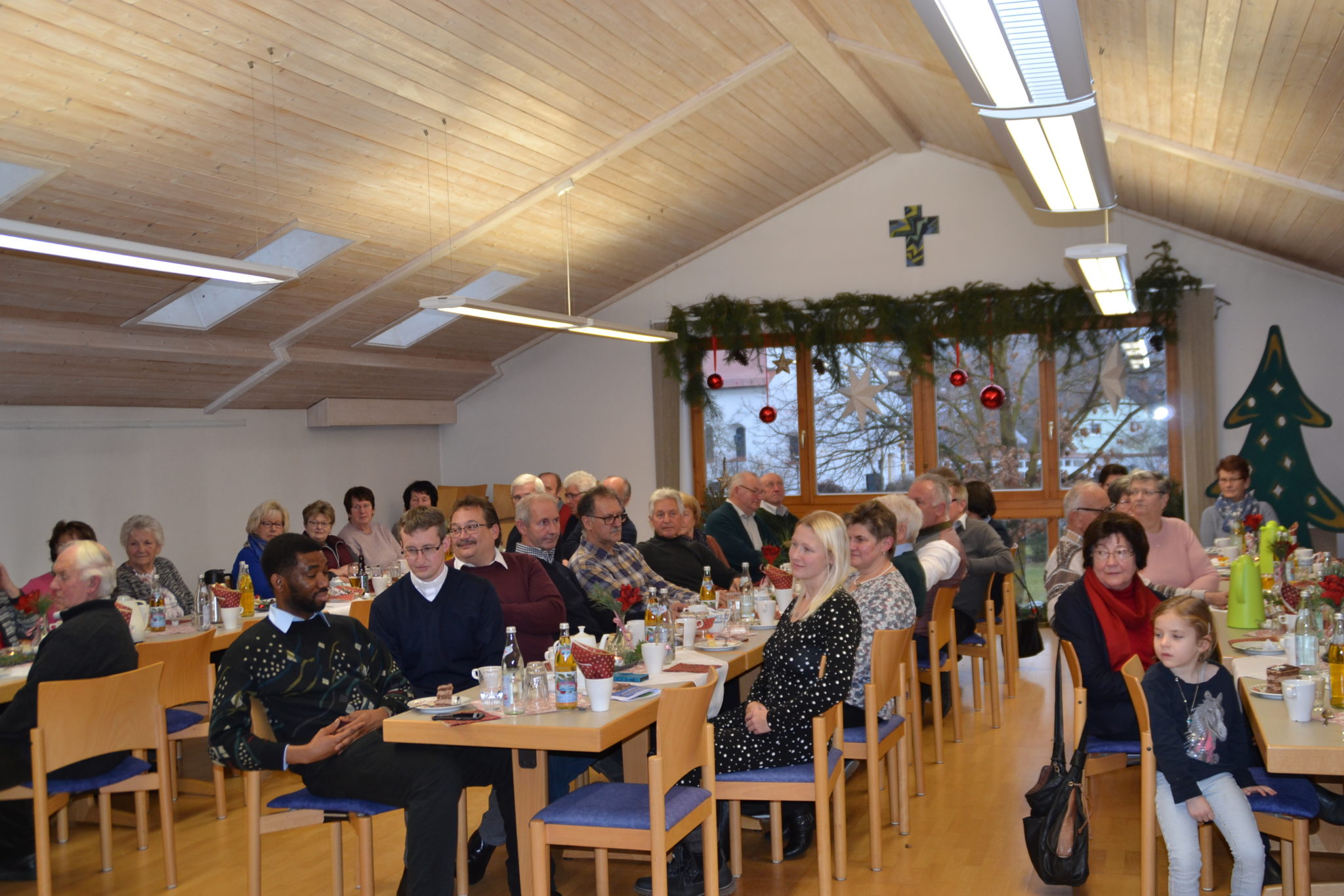Senioren auf Weihnachten eingestimmt • Pfarrei Ottering
