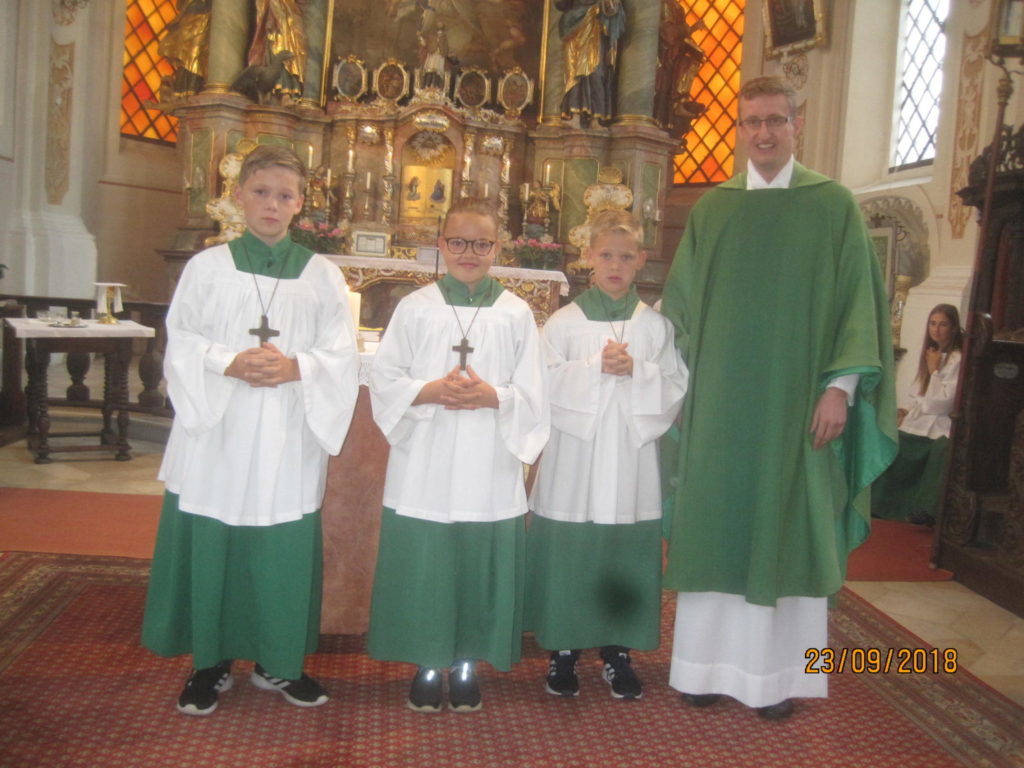 Neue Ministranten in der Pfarrei Ottering • Pfarrei Ottering