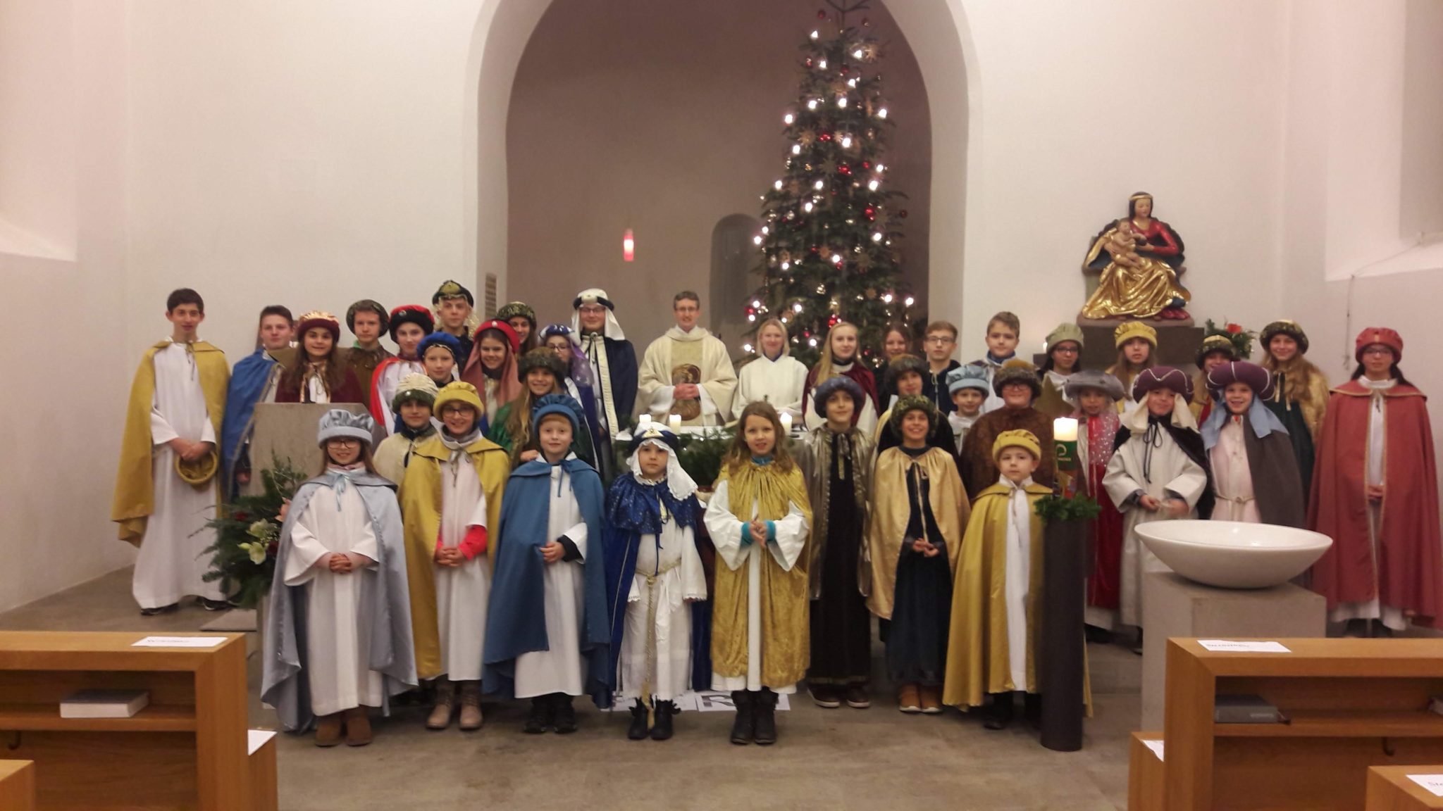 In Moosthenning wurden die Sternsinger ausgesandt • Pfarrei Ottering
