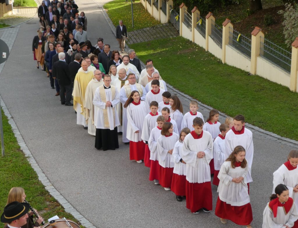Feierliche Amtseinführung in Ottering: „Ich bin Ihr neuer Seelsorger“ • Pfarrei Ottering