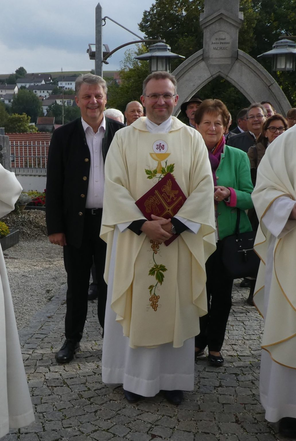 Feierliche Amtseinführung in Ottering: „Ich bin Ihr neuer Seelsorger“ • Pfarrei Ottering